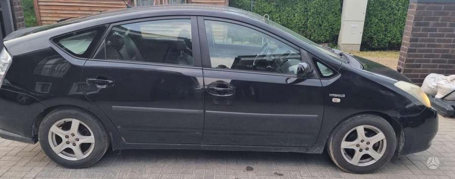 Melns Toyota Prius 2008 Viļņa, ar dzinēja tilpumu 1.50 L un nobraukumu 248 tūkst. km par 4900 €, foto 4 vietnē AUTOMOTO.COM.LV