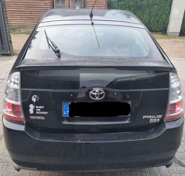 Melns Toyota Prius 2008 Viļņa, ar dzinēja tilpumu 1.50 L un nobraukumu 248 tūkst. km par 4900 €, foto 4 vietnē AUTOMOTO.COM.LV
