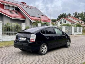 Black Toyota Prius 2008 in Vilnius, with an engine capacity of 1.50 L and mileage of 450 thousand km for 2999 €, photo 6 on AUTOMOTO.COM.LV