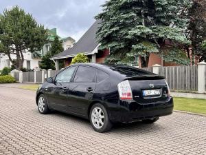 Black Toyota Prius 2008 in Vilnius, with an engine capacity of 1.50 L and mileage of 450 thousand km for 2999 €, photo 8 on AUTOMOTO.COM.LV