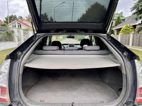 Black Toyota Prius 2008 in Vilnius, with an engine capacity of 1.50 L and mileage of 450 thousand km for 2999 €, photo 9 on AUTOMOTO.COM.LV