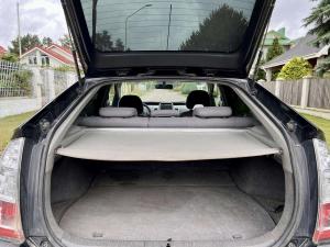 Black Toyota Prius 2008 in Vilnius, with an engine capacity of 1.50 L and mileage of 450 thousand km for 2999 €, photo 10 on AUTOMOTO.COM.LV