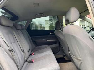 Black Toyota Prius 2008 in Vilnius, with an engine capacity of 1.50 L and mileage of 450 thousand km for 2999 €, photo 11 on AUTOMOTO.COM.LV