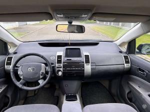 Black Toyota Prius 2008 in Vilnius, with an engine capacity of 1.50 L and mileage of 450 thousand km for 2999 €, photo 13 on AUTOMOTO.COM.LV