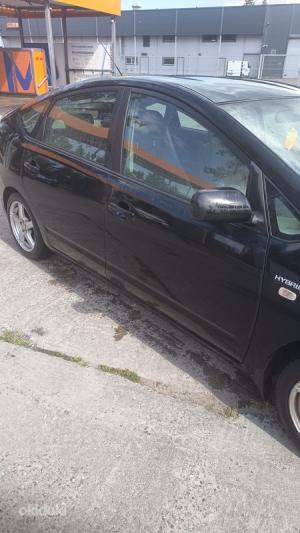 Melns Toyota Prius 2008 Tallina, ar dzinēja tilpumu 0.00 L un nobraukumu 380 tūkst. km par 3300 €, foto 4 vietnē AUTOMOTO.COM.LV