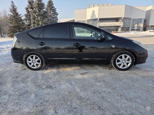 Melns Toyota Prius 2009 Alīta, ar dzinēja tilpumu 0.00 L un nobraukumu 299 tūkst. km par 3850 €, foto 2 vietnē AUTOMOTO.COM.LV