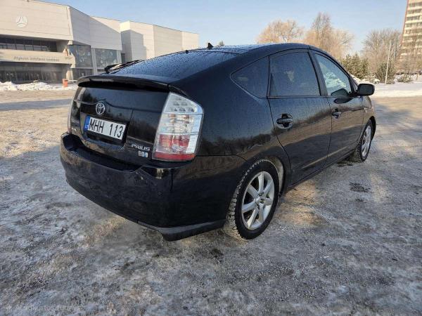 Melns Toyota Prius 2009 Alīta, ar dzinēja tilpumu 0.00 L un nobraukumu 299 tūkst. km par 3850 €, foto 3 vietnē AUTOMOTO.COM.LV