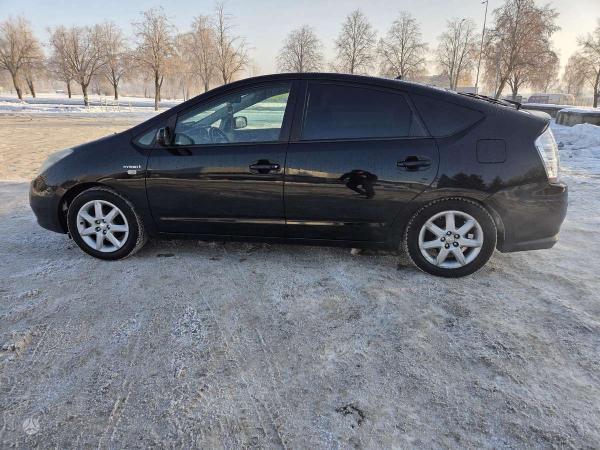 Melns Toyota Prius 2009 Alīta, ar dzinēja tilpumu 0.00 L un nobraukumu 299 tūkst. km par 3850 €, foto 6 vietnē AUTOMOTO.COM.LV
