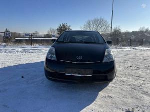 Black Toyota Prius 2009 in Alytus, with an engine capacity of 1.50 L and mileage of 266 thousand km for 4450 €, photo 3 on AUTOMOTO.COM.LV
