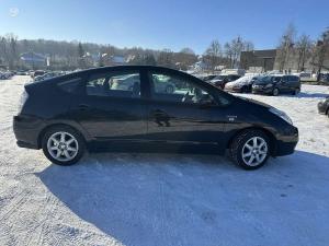 Black Toyota Prius 2009 in Alytus, with an engine capacity of 1.50 L and mileage of 266 thousand km for 4450 €, photo 4 on AUTOMOTO.COM.LV