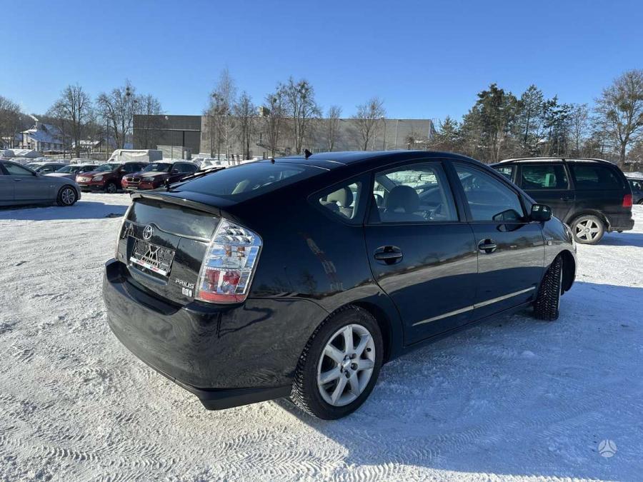Black Toyota Prius 2009 in Alytus, with an engine capacity of 1.50 L and mileage of 266 thousand km for 4450 €, photo 5 on AUTOMOTO.COM.LV