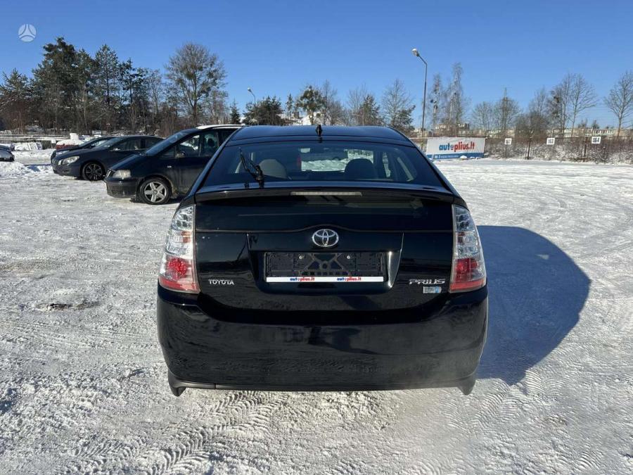 Black Toyota Prius 2009 in Alytus, with an engine capacity of 1.50 L and mileage of 266 thousand km for 4450 €, photo 6 on AUTOMOTO.COM.LV