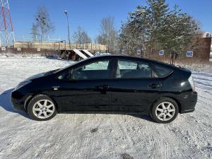 Black Toyota Prius 2009 in Alytus, with an engine capacity of 1.50 L and mileage of 266 thousand km for 4450 €, photo 8 on AUTOMOTO.COM.LV