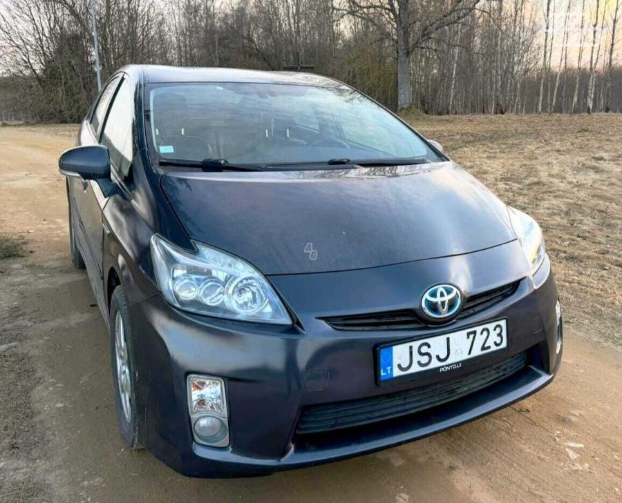 Black Toyota Prius 2009 in Vilnius, with an engine capacity of 1.80 L and mileage of 329 thousand km for 6500 €, photo 1 on AUTOMOTO.COM.LV