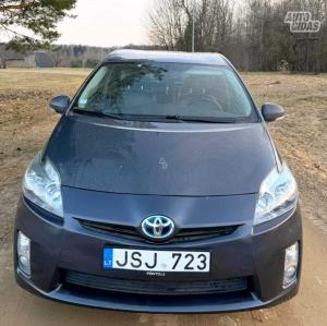 Black Toyota Prius 2009 in Vilnius, with an engine capacity of 1.80 L and mileage of 329 thousand km for 6500 €, photo 3 on AUTOMOTO.COM.LV