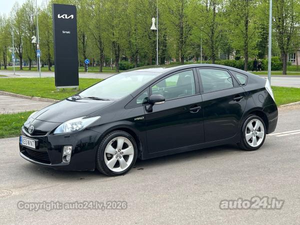 Черный Тойота Приус 2009 в Нарва, объемом двигателя 1.80 л и пробегом 292 тыс. км за 4999 €, фото 1 на AUTOMOTO.COM.LV