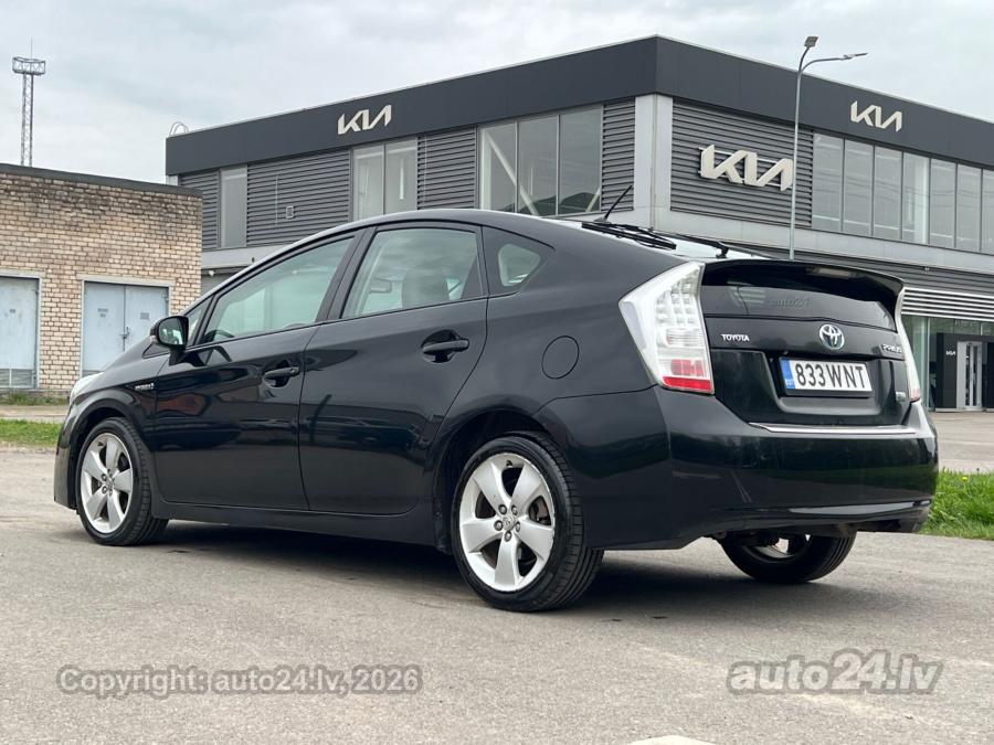 Black Toyota Prius 2009 in Narva, with an engine capacity of 1.80 L and mileage of 292 thousand km for 4999 €, photo 8 on AUTOMOTO.COM.LV