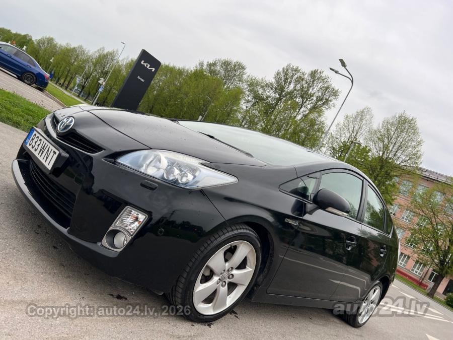 Black Toyota Prius 2009 in Narva, with an engine capacity of 1.80 L and mileage of 292 thousand km for 4999 €, photo 9 on AUTOMOTO.COM.LV