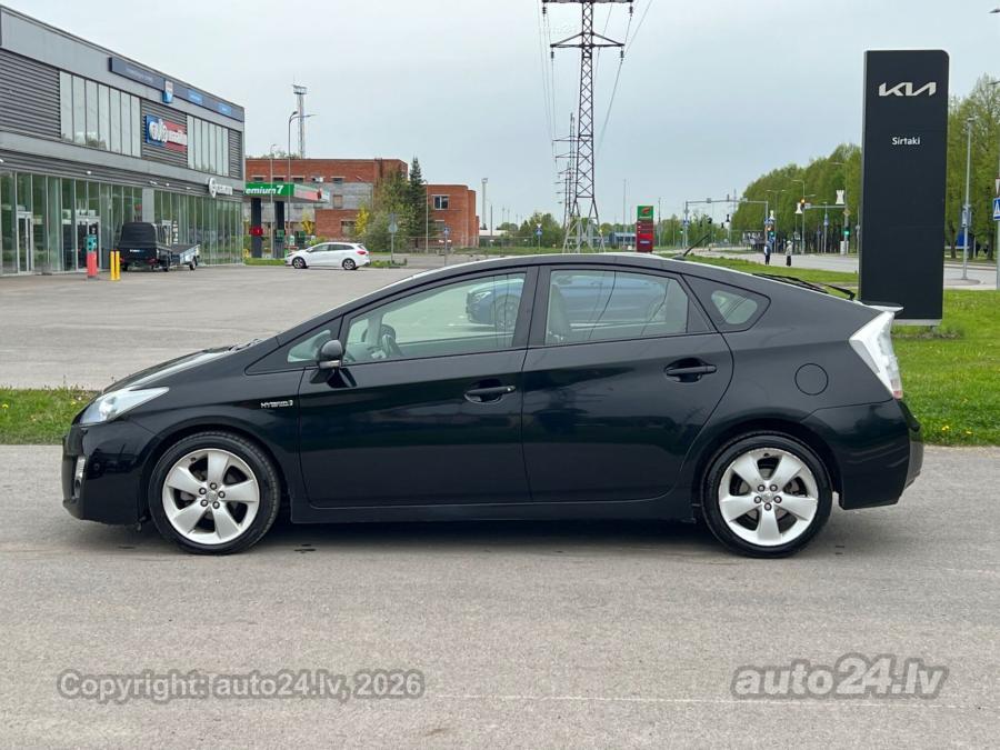 Black Toyota Prius 2009 in Narva, with an engine capacity of 1.80 L and mileage of 292 thousand km for 4999 €, photo 11 on AUTOMOTO.COM.LV