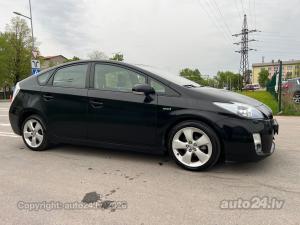 Black Toyota Prius 2009 in Narva, with an engine capacity of 1.80 L and mileage of 292 thousand km for 4999 €, photo 13 on AUTOMOTO.COM.LV