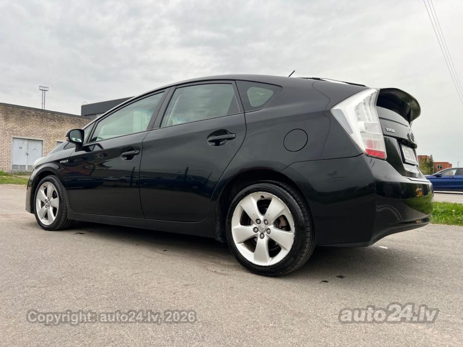 Black Toyota Prius 2009 in Narva, with an engine capacity of 1.80 L and mileage of 292 thousand km for 4999 €, photo 15 on AUTOMOTO.COM.LV