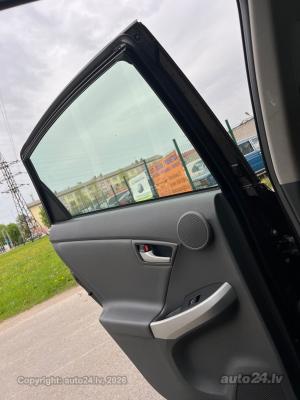 Black Toyota Prius 2009 in Narva, with an engine capacity of 1.80 L and mileage of 292 thousand km for 4999 €, photo 18 on AUTOMOTO.COM.LV