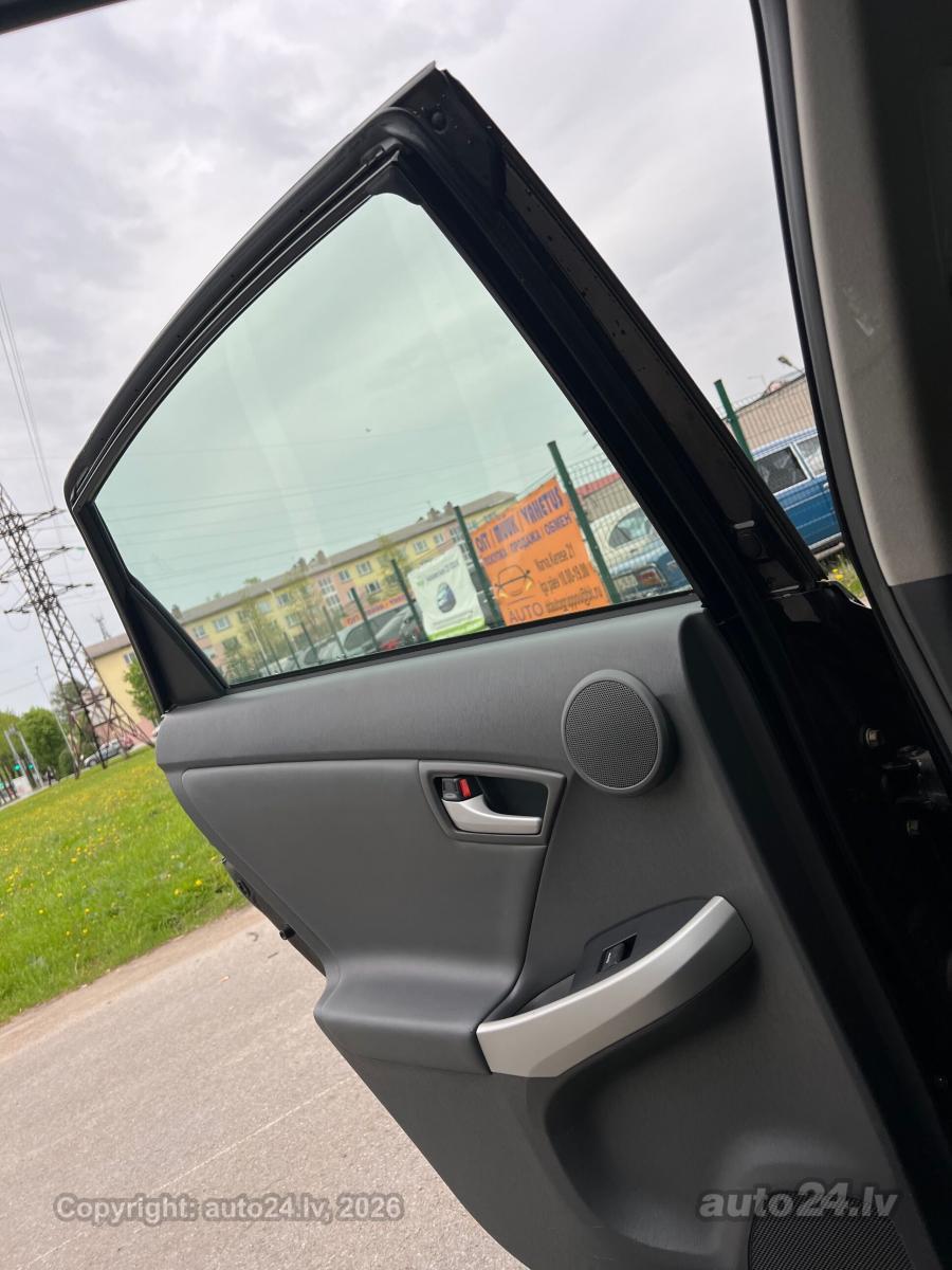 Black Toyota Prius 2009 in Narva, with an engine capacity of 1.80 L and mileage of 292 thousand km for 4999 €, photo 18 on AUTOMOTO.COM.LV