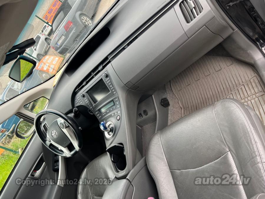 Black Toyota Prius 2009 in Narva, with an engine capacity of 1.80 L and mileage of 292 thousand km for 4999 €, photo 20 on AUTOMOTO.COM.LV