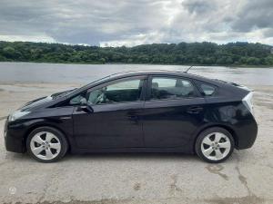 Black Toyota Prius 2009 in Kaunas, with an engine capacity of 1.80 L and mileage of 351 thousand km for 4950 €, photo 6 on AUTOMOTO.COM.LV