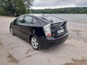Black Toyota Prius 2009 in Kaunas, with an engine capacity of 1.80 L and mileage of 351 thousand km for 4950 €, photo 8 on AUTOMOTO.COM.LV