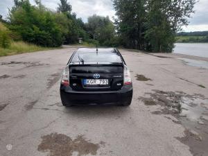 Black Toyota Prius 2009 in Kaunas, with an engine capacity of 1.80 L and mileage of 351 thousand km for 4950 €, photo 9 on AUTOMOTO.COM.LV
