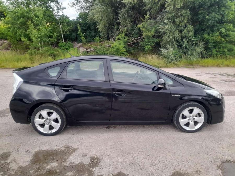 Black Toyota Prius 2009 in Kaunas, with an engine capacity of 1.80 L and mileage of 351 thousand km for 4950 €, photo 12 on AUTOMOTO.COM.LV