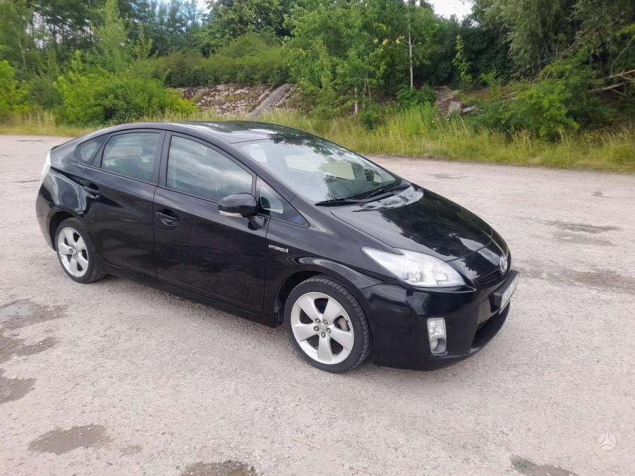 Black Toyota Prius 2009 in Kaunas, with an engine capacity of 1.80 L and mileage of 351 thousand km for 4950 €, photo 14 on AUTOMOTO.COM.LV
