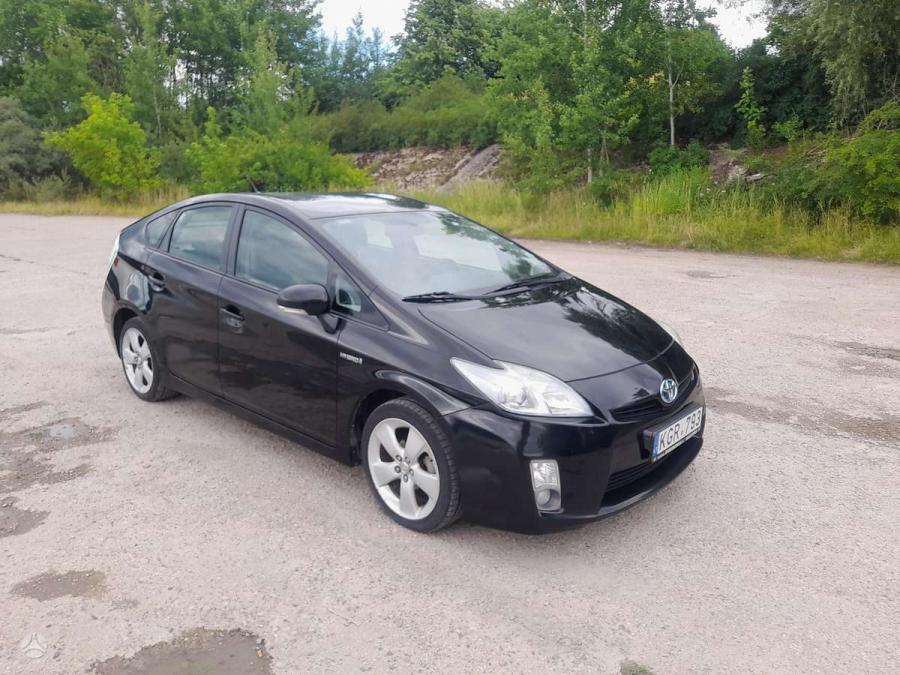 Black Toyota Prius 2009 in Kaunas, with an engine capacity of 1.80 L and mileage of 351 thousand km for 4950 €, photo 15 on AUTOMOTO.COM.LV