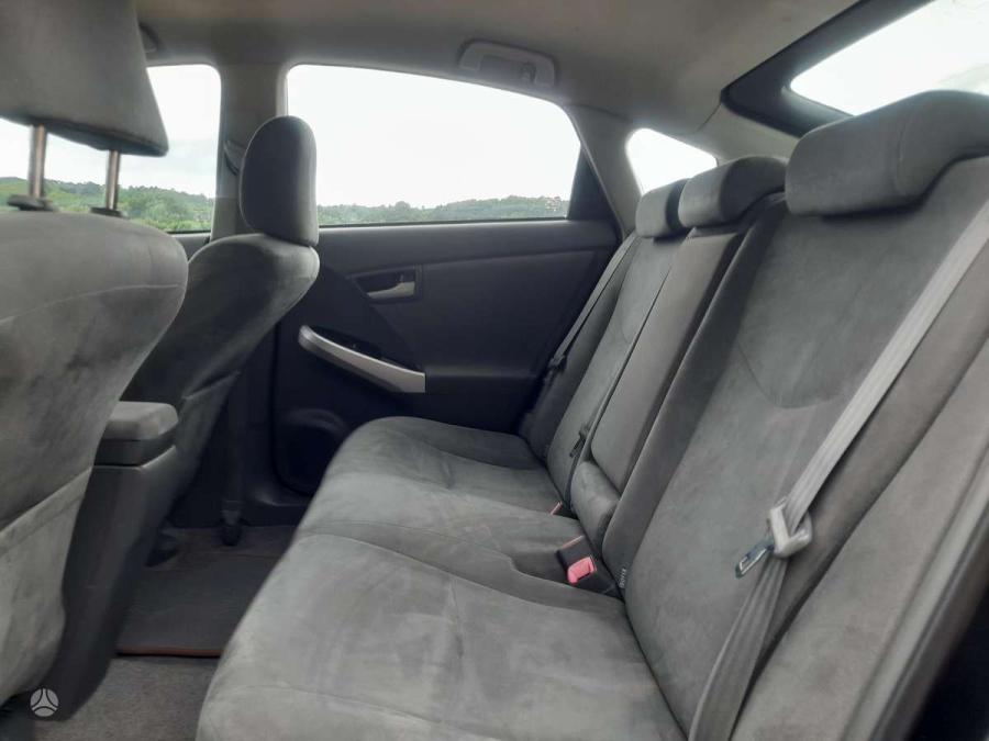 Black Toyota Prius 2009 in Kaunas, with an engine capacity of 1.80 L and mileage of 351 thousand km for 4950 €, photo 18 on AUTOMOTO.COM.LV