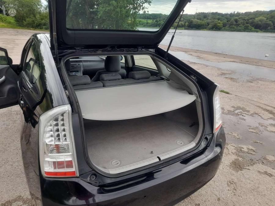 Black Toyota Prius 2009 in Kaunas, with an engine capacity of 1.80 L and mileage of 351 thousand km for 4950 €, photo 20 on AUTOMOTO.COM.LV