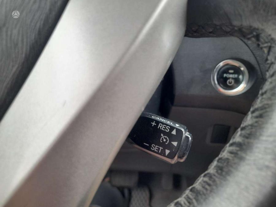 Black Toyota Prius 2009 in Kaunas, with an engine capacity of 1.80 L and mileage of 351 thousand km for 4950 €, photo 22 on AUTOMOTO.COM.LV