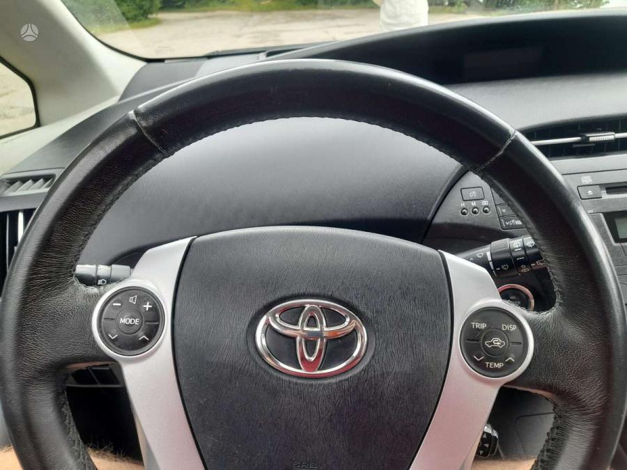 Black Toyota Prius 2009 in Kaunas, with an engine capacity of 1.80 L and mileage of 351 thousand km for 4950 €, photo 24 on AUTOMOTO.COM.LV