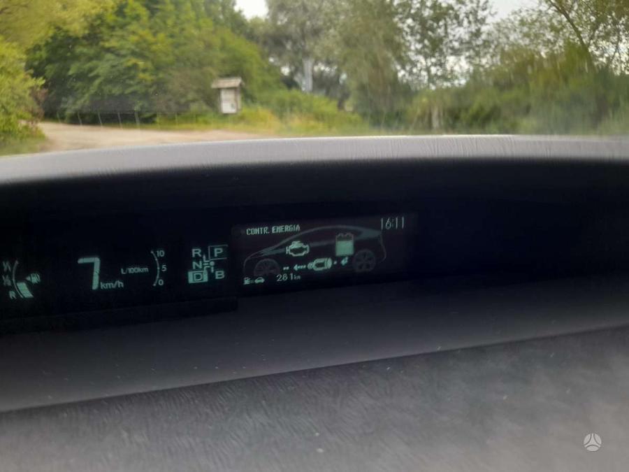 Black Toyota Prius 2009 in Kaunas, with an engine capacity of 1.80 L and mileage of 351 thousand km for 4950 €, photo 25 on AUTOMOTO.COM.LV