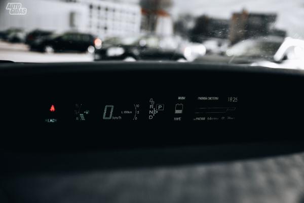 Black Toyota Prius 2009 in Siauliai, with an engine capacity of 1.80 L and mileage of 270 thousand km for 5850 €, photo 10 on AUTOMOTO.COM.LV