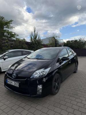 Black Toyota Prius 2009 in Kaunas, with an engine capacity of 1.80 L and mileage of 380 thousand km for 5700 €, photo  on AUTOMOTO.COM.LV