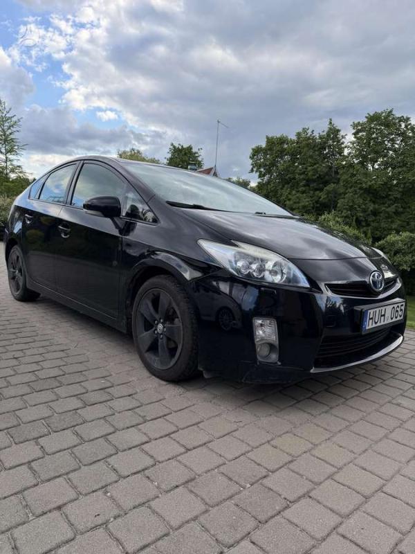 Black Toyota Prius 2009 in Kaunas, with an engine capacity of 1.80 L and mileage of 380 thousand km for 5700 €, photo 2 on AUTOMOTO.COM.LV