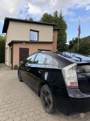 Black Toyota Prius 2009 in Kaunas, with an engine capacity of 1.80 L and mileage of 380 thousand km for 5700 €, photo 4 on AUTOMOTO.COM.LV