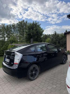 Black Toyota Prius 2009 in Kaunas, with an engine capacity of 1.80 L and mileage of 380 thousand km for 5700 €, photo 5 on AUTOMOTO.COM.LV