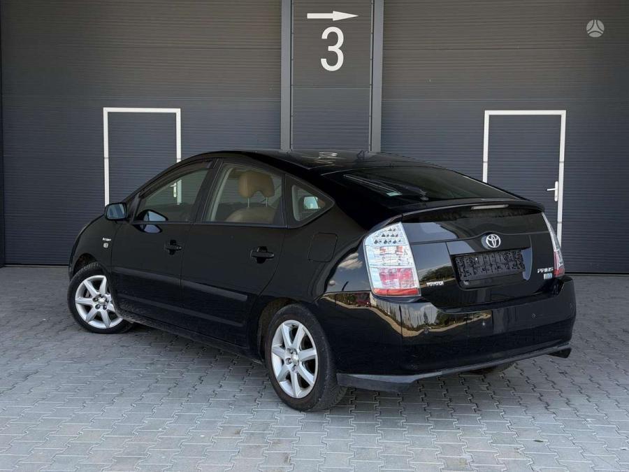 Melns Toyota Prius 2009 Viļņa, ar dzinēja tilpumu 1.50 L un nobraukumu 184 tūkst. km par 4900 €, foto 4 vietnē AUTOMOTO.COM.LV