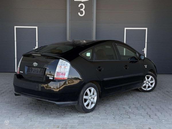 Black Toyota Prius 2009 in Vilnius, with an engine capacity of 1.50 L and mileage of 184 thousand km for 4900 €, photo 4 on AUTOMOTO.COM.LV