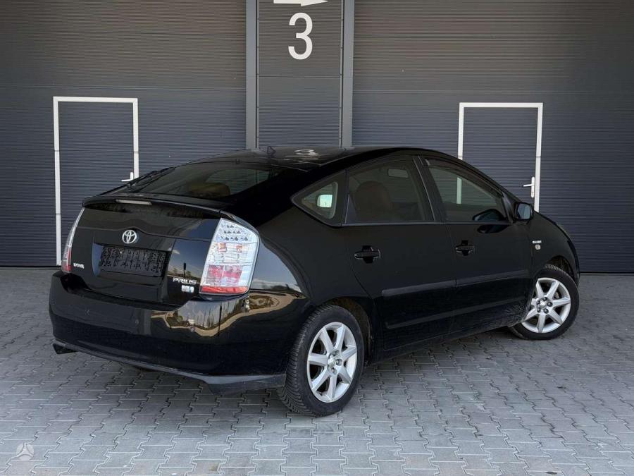 Melns Toyota Prius 2009 Viļņa, ar dzinēja tilpumu 1.50 L un nobraukumu 184 tūkst. km par 4900 €, foto 5 vietnē AUTOMOTO.COM.LV