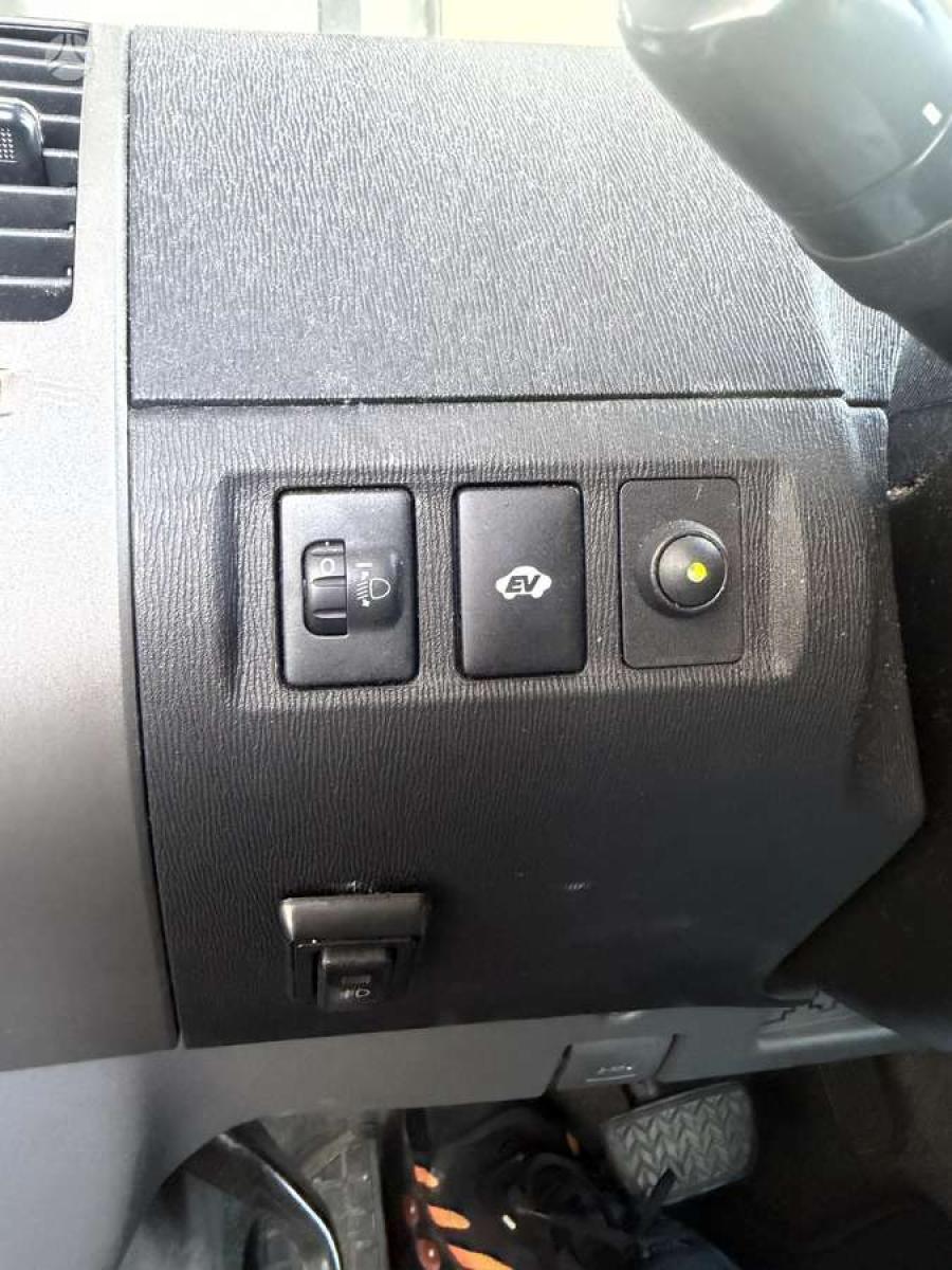 Melns Toyota Prius 2009 Viļņa, ar dzinēja tilpumu 1.50 L un nobraukumu 184 tūkst. km par 4900 €, foto 11 vietnē AUTOMOTO.COM.LV