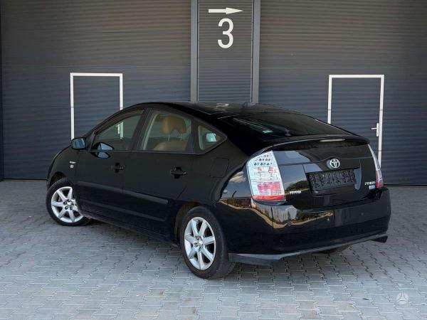 Melns Toyota Prius 2009 Viļņa, ar dzinēja tilpumu 1.50 L un nobraukumu 180 tūkst. km par 4800 €, foto 1 vietnē AUTOMOTO.COM.LV