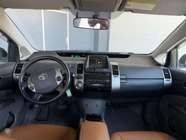 Melns Toyota Prius 2009 Viļņa, ar dzinēja tilpumu 1.50 L un nobraukumu 180 tūkst. km par 4800 €, foto 6 vietnē AUTOMOTO.COM.LV